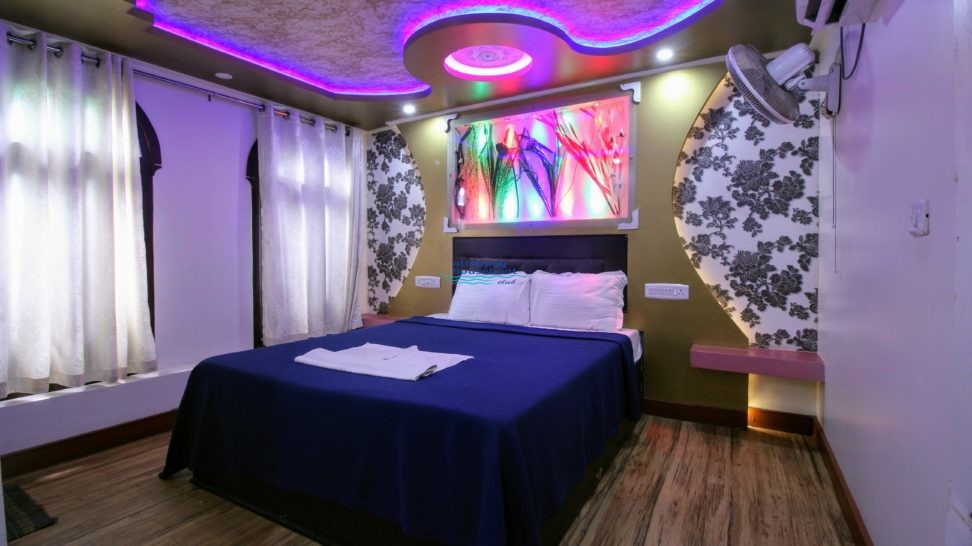 3 Bedroom Backwater Deluxe Houseboats - Alleppey Houseboat Club