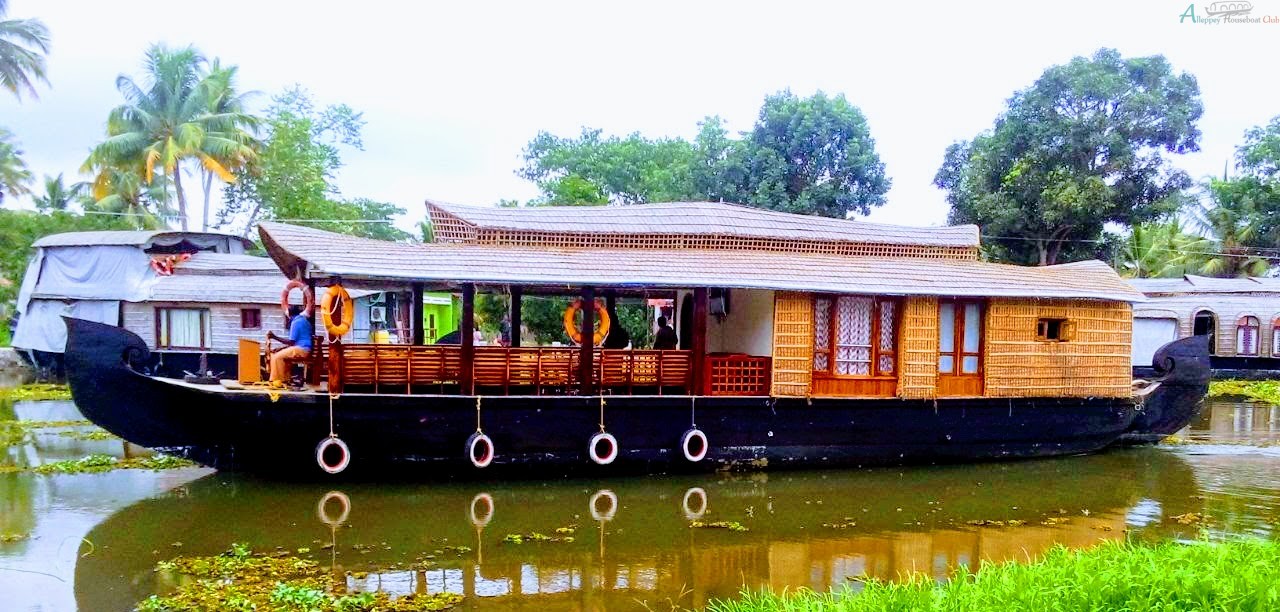 1 Bedroom Deluxe Houseboat Package - Alleppey Houseboat Club