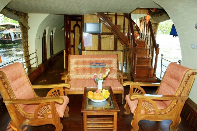 Traditional 1 Bedroom Deluxe Houseboat with Special Upperdeck ...