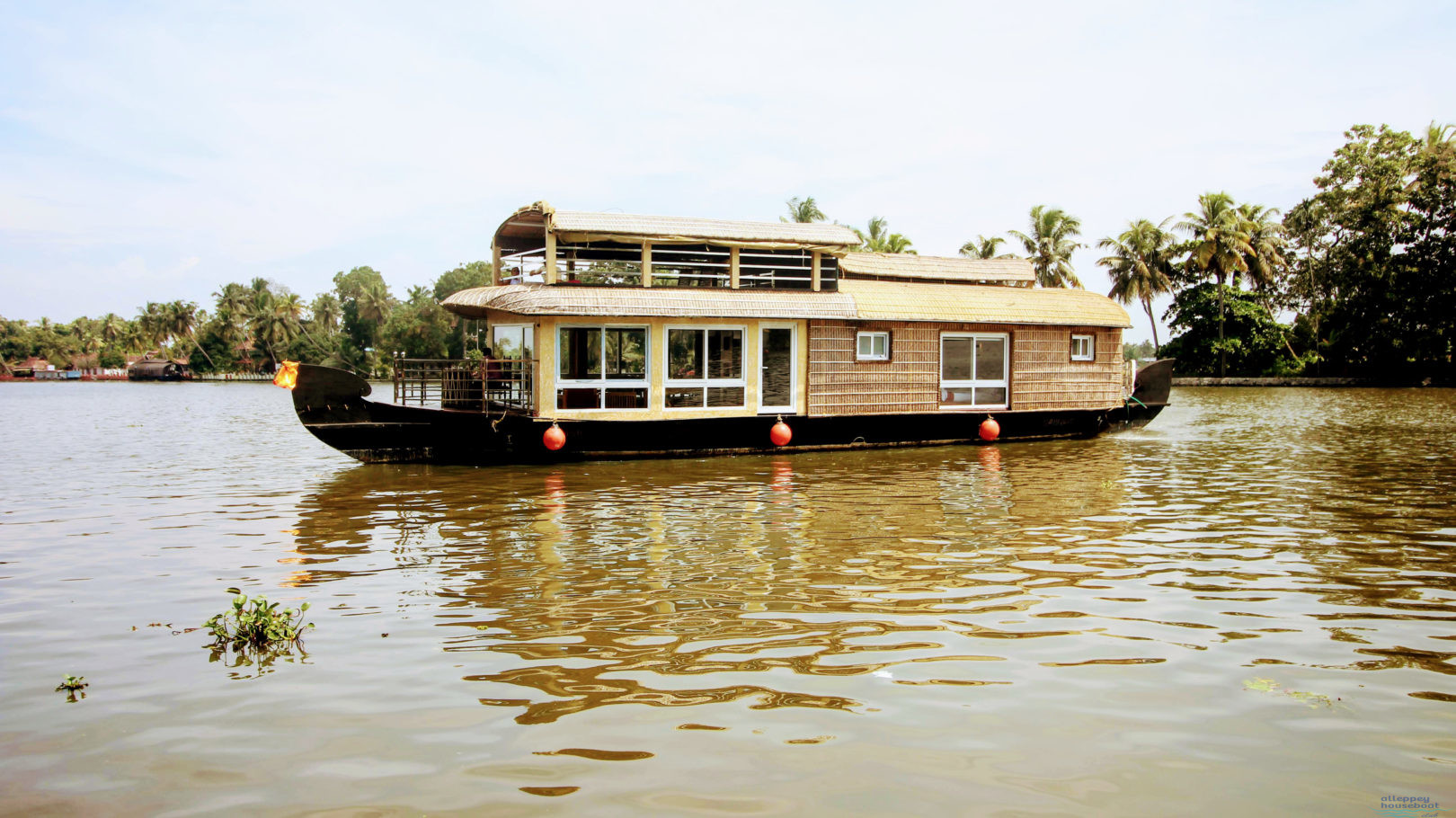 Premium 1 Bedroom Houseboat with Upper Deck in Alleppey – A Serene ...
